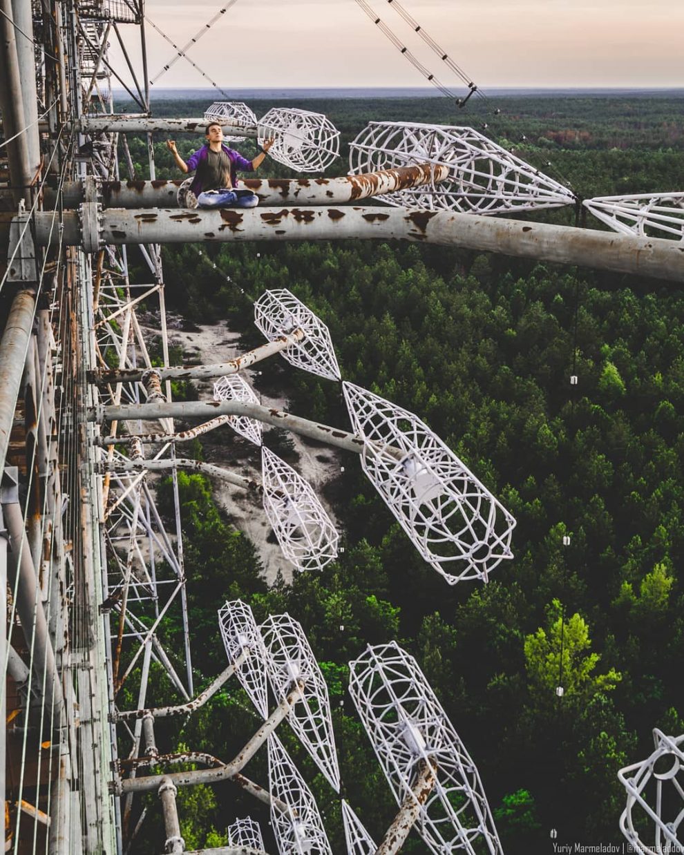 Daredevil Ukrainian Stalkers Took Stunning Photos Inside The Chernobyl ...