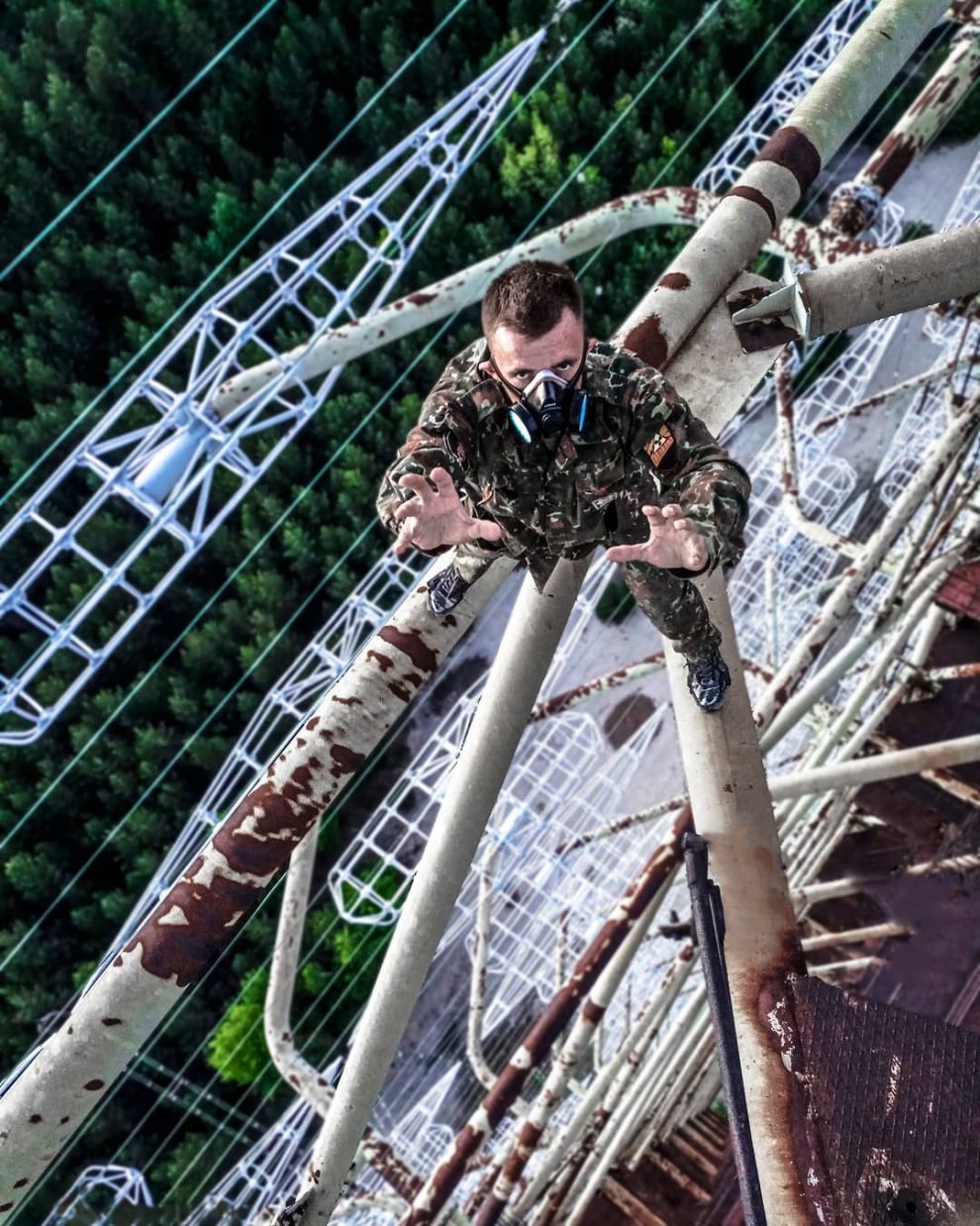 Daredevil Ukrainian Stalkers Took Stunning Photos Inside The Chernobyl ...