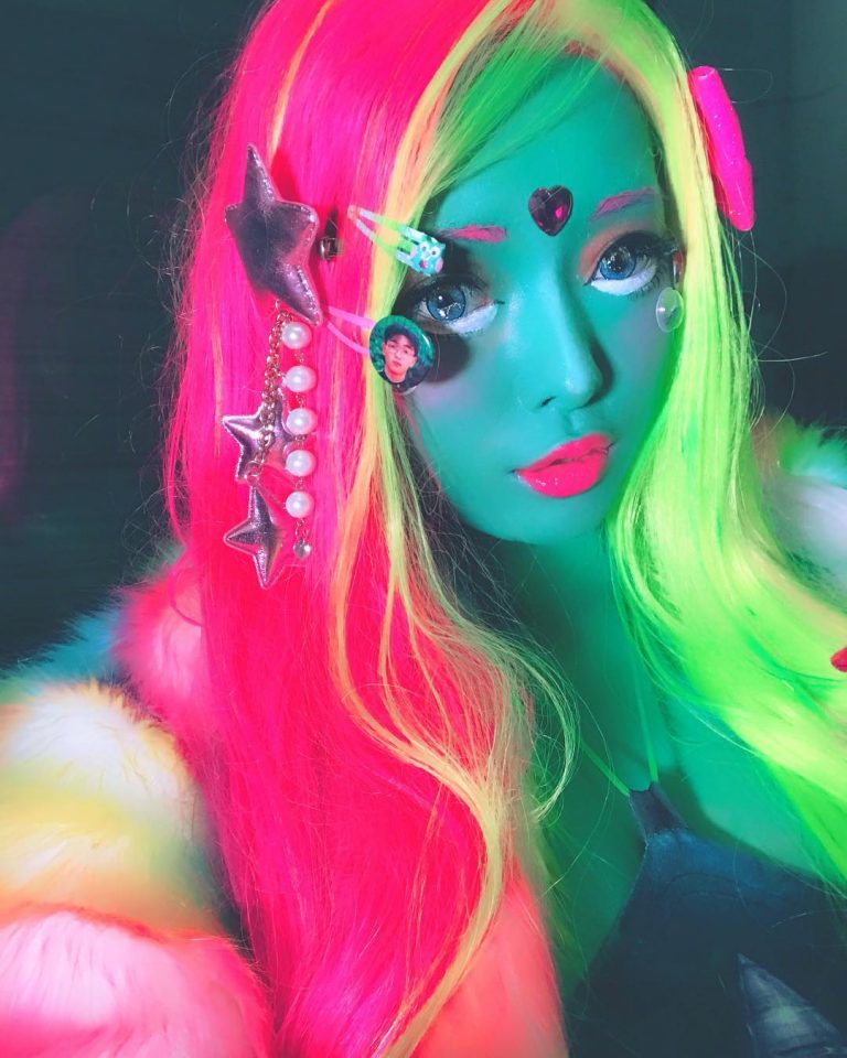 Anime Style Body Paint Model Dazzles With The Most Colorful Fashion In ...