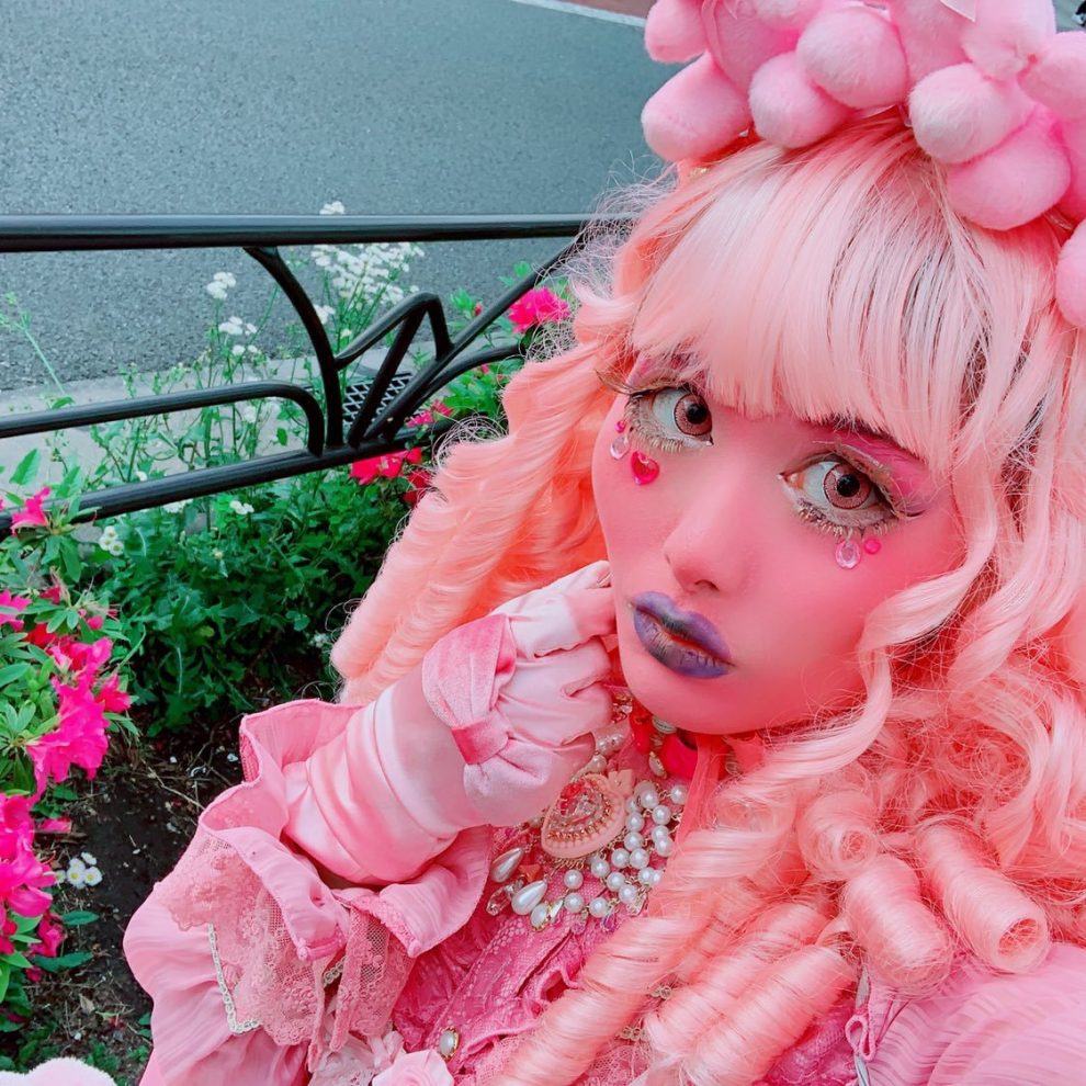 Anime Style Body Paint Model Dazzles With The Most Colorful Fashion In ...