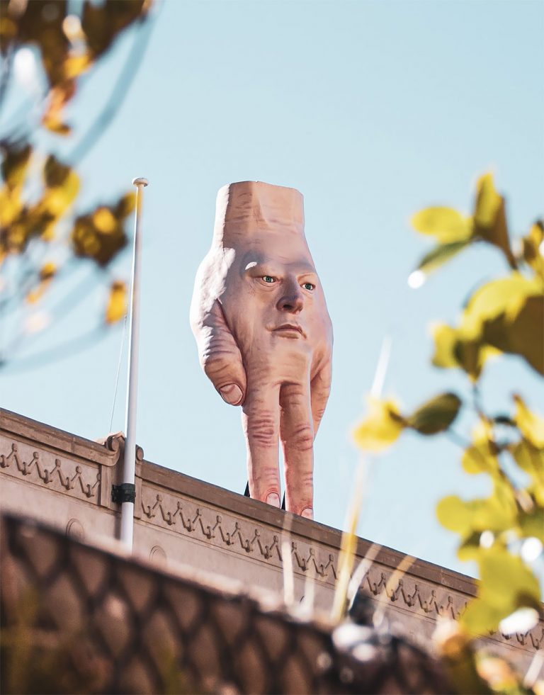 Giant Hand-Face Sculpture Looming Over New Zealand Freaks Out Its ...