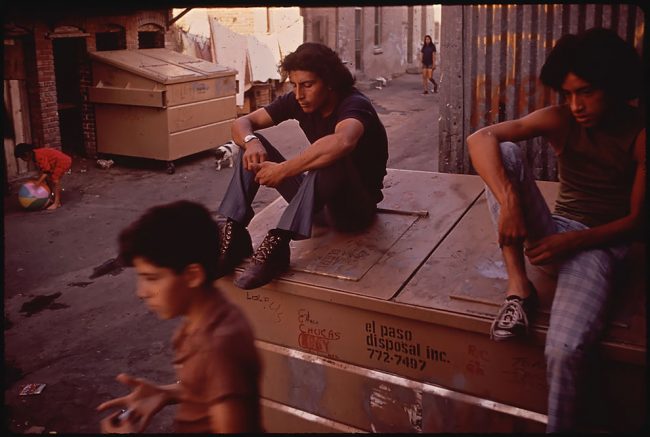 Photographs Of ‘El Segundo Barrio’ Of El Paso In 1972 By Danny Lyon ...