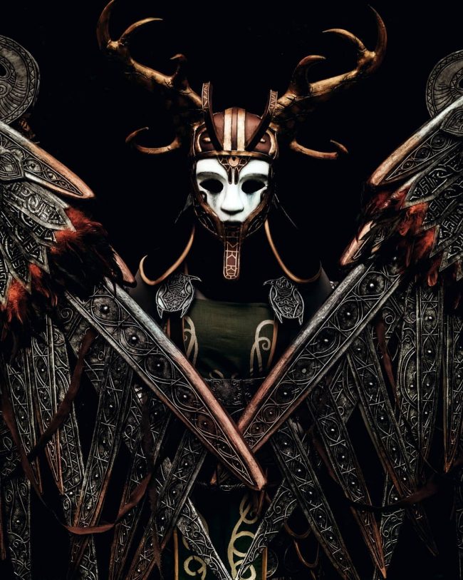 The Cosplay Artist Manually Collected Valkyrie’s Suit From “God Of War ...