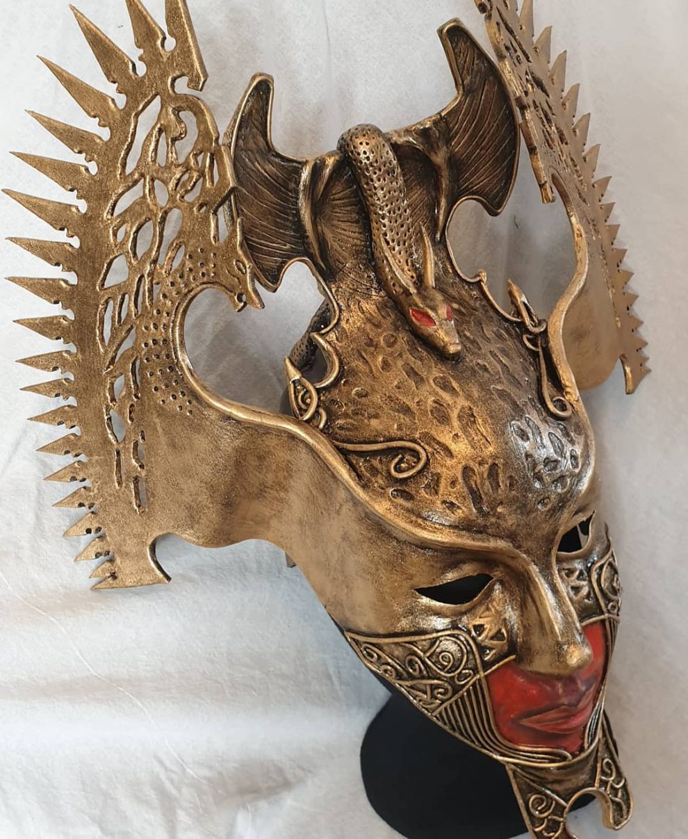 The Cosplay Artist Manually Collected Valkyrie’s Suit From “God Of War ...