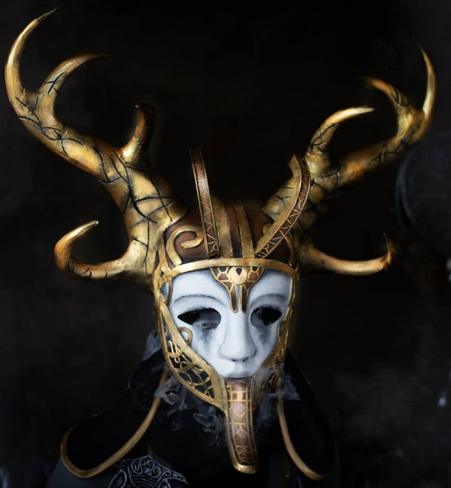 The Cosplay Artist Manually Collected Valkyrie’s Suit From “God Of War ...
