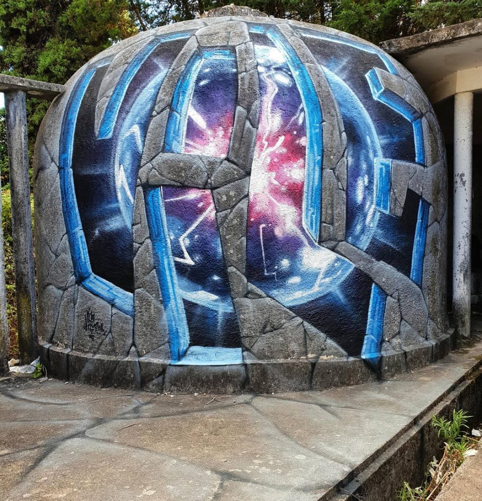 This Graffiti Artist Makes Walls Appear Transparent Using Nothing But ...