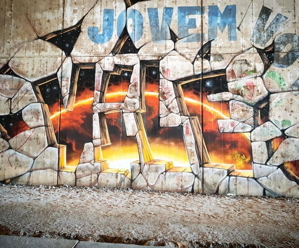 This Graffiti Artist Makes Walls Appear Transparent Using Nothing But ...