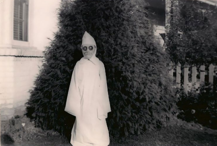 Vintage Snapshots Of Freaky Halloween Costumes That Give You A ...