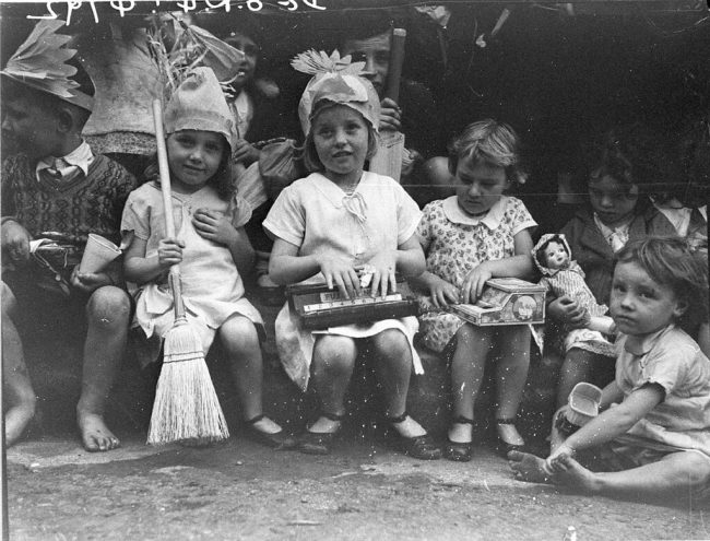 Vintage Photos Capture Lovely Moments Of Australian Children In The ...