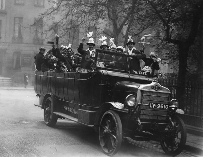 Stunning Vintage Photos Of British Football Fans From The 1900s To ...