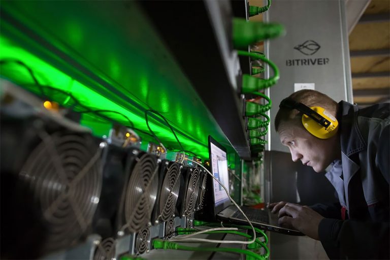 Stunning Photographs From The Inside Of Russia’s Largest Bitcoin Mine ...