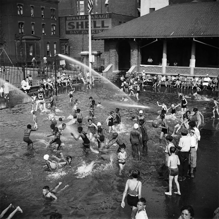 Stunning Vintage Photos Of Swimming In New York’s Open Air Pools In ...
