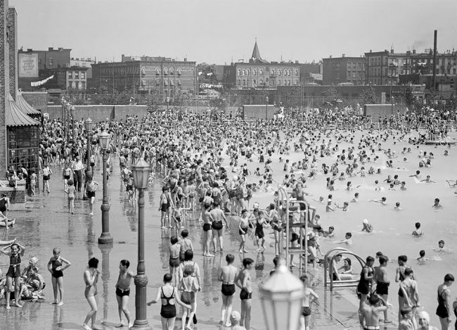 Stunning Vintage Photos Of Swimming In New York’s Open Air Pools In ...