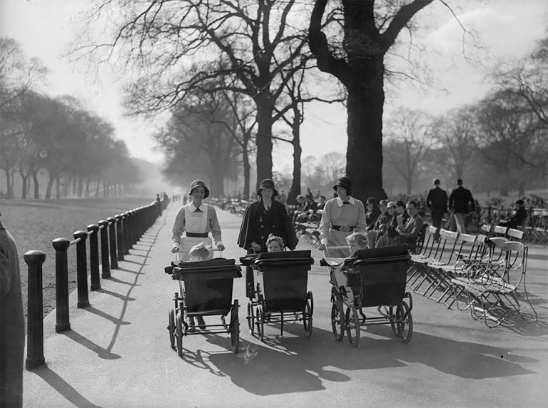 Wonderful Vintage Photos Documented Everyday Life In London In The ...