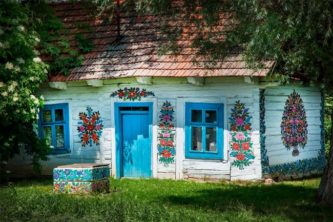 Painted Cottages Of Poland: Beautiful House Decorating Tradition That ...