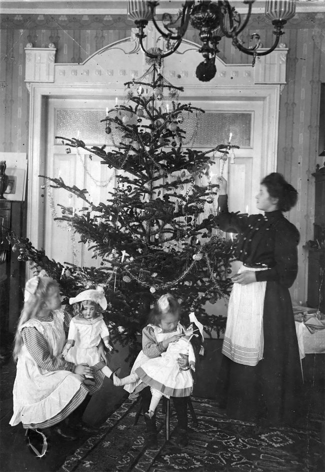 Fascinating Vintage Photographs Documented A “Spirit Of Christmas” In ...