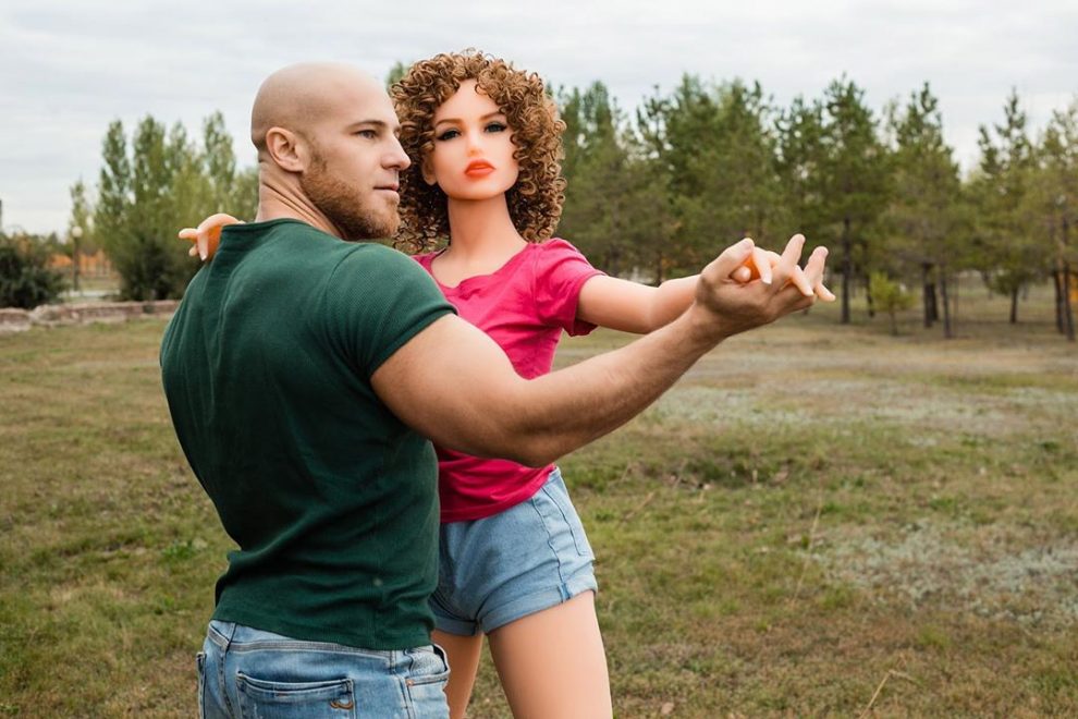 Kazakh Bodybuilder Yuri Tolochko To Marry His Life-Like Sex Doll ‘Margo’ » Design You Trust ...