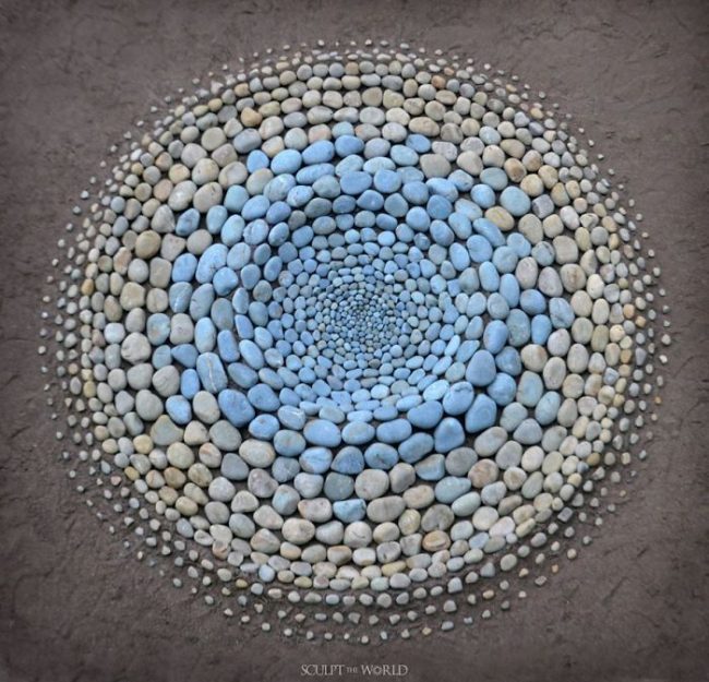 Artist Arranges Stones In Stunning Patterns On The Beach, Finds It Very ...