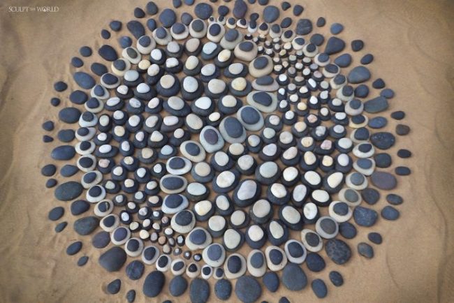 Artist Arranges Stones In Stunning Patterns On The Beach, Finds It Very ...