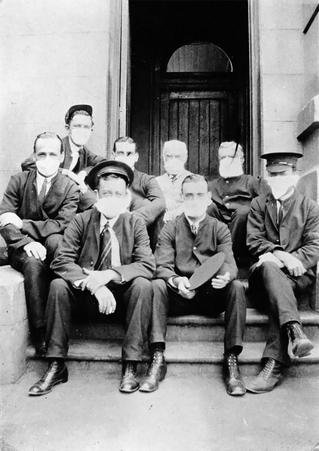 Vintage Photos Of People Wearing Masks During The 1918 Influenza ...