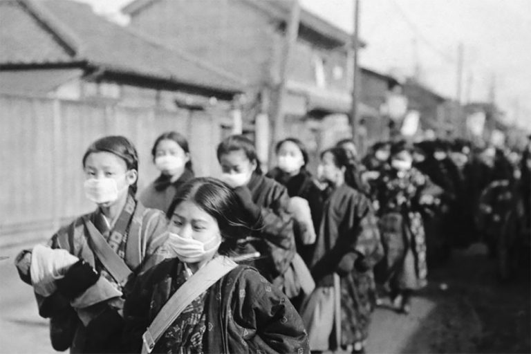 Vintage Photos Of People Wearing Masks During The 1918 Influenza ...