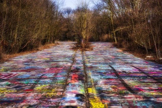 This Graffiti-Covered Abandoned Highway In Pennsylvania Looks Like A ...