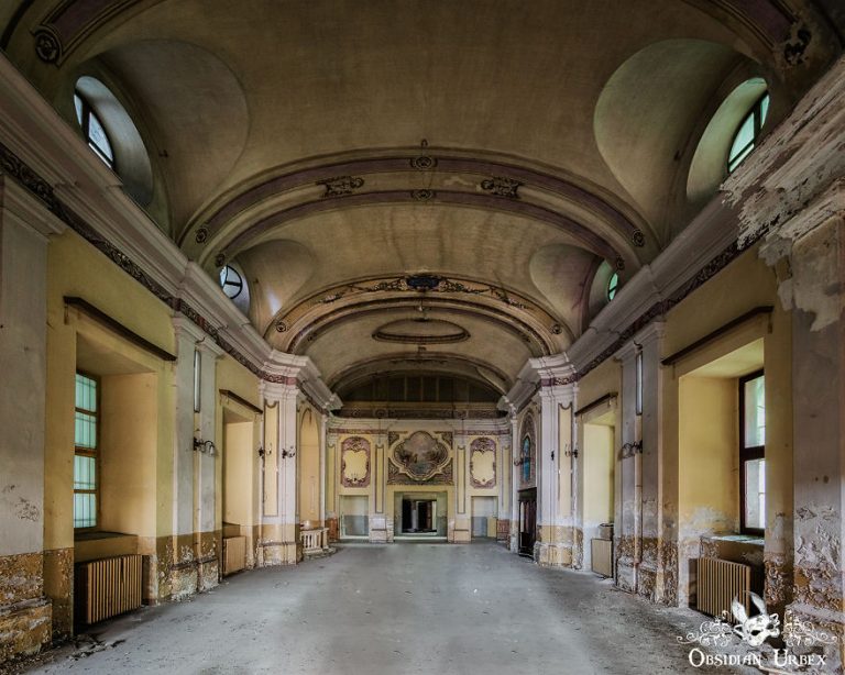 14 Photographs Show How Creepy This Abandoned Mental Asylum In Italy ...