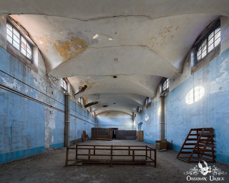 14 Photographs Show How Creepy This Abandoned Mental Asylum In Italy ...