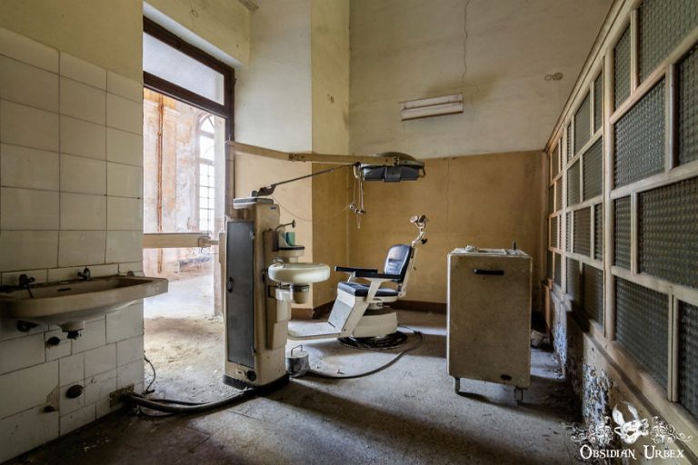 14 Photographs Show How Creepy This Abandoned Mental Asylum In Italy ...
