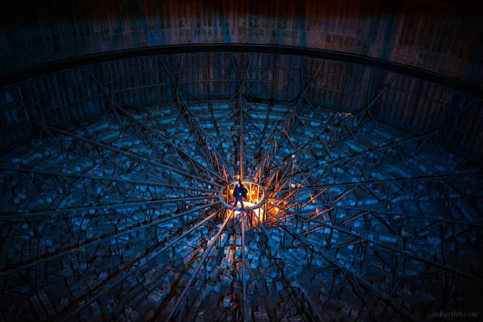 Photographer Explores Abandoned Places At Night And Captures Them In ...