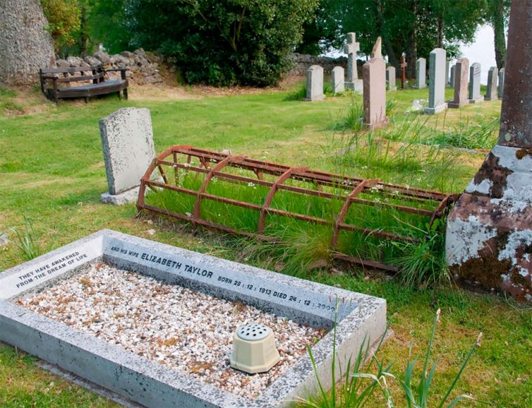 In The Victorian Era, These Strange Mortsafes Were Contraptions ...