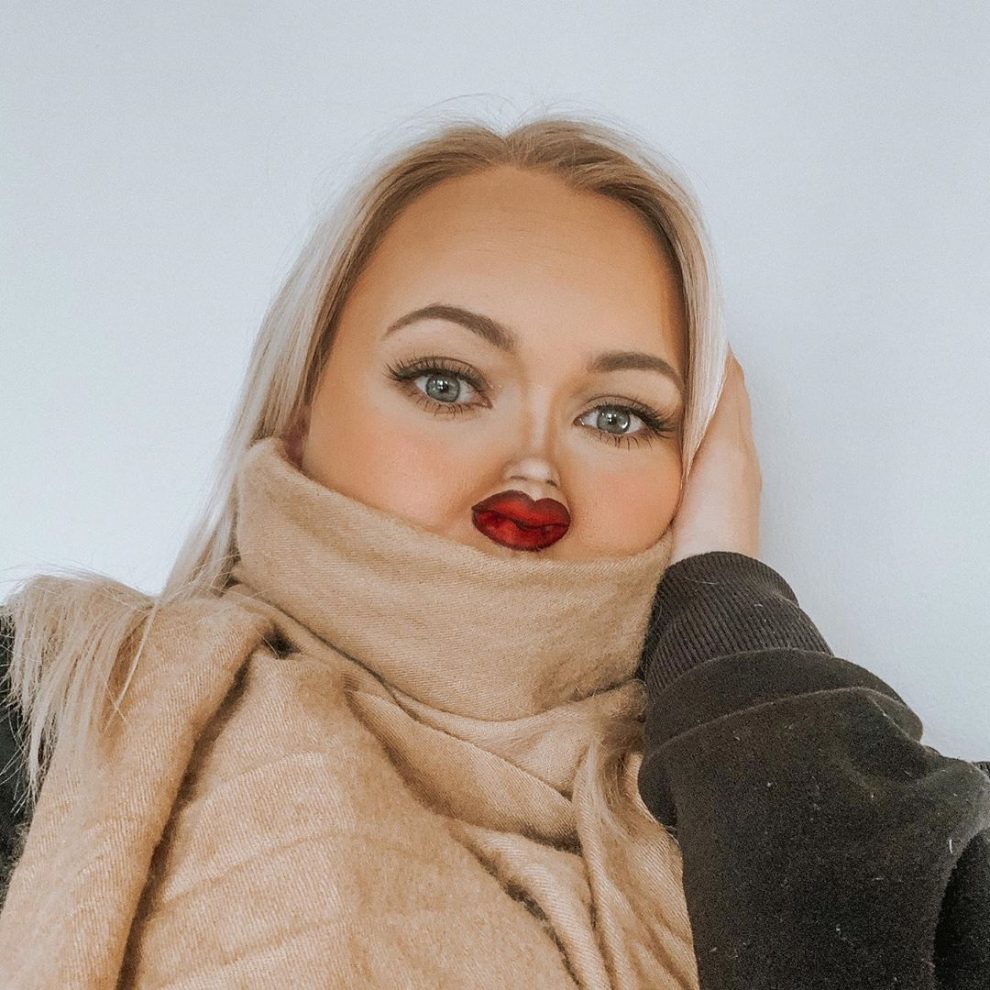 This Tiny Face Makeup Is The Perfect Solution For A Coronavirus Mask ...