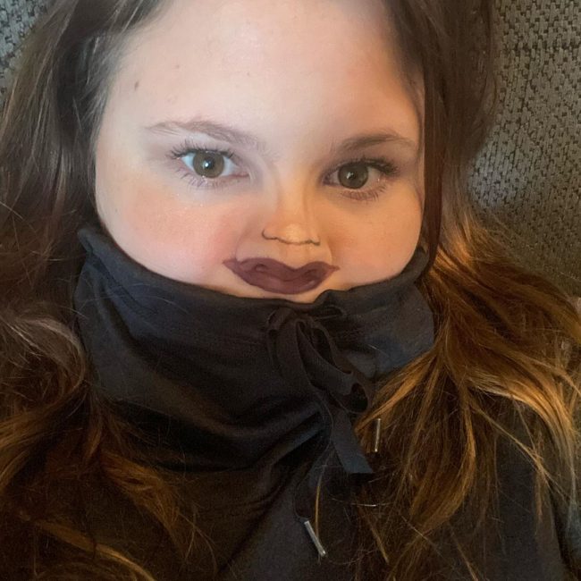 This Tiny Face Makeup Is The Perfect Solution For A Coronavirus Mask ...