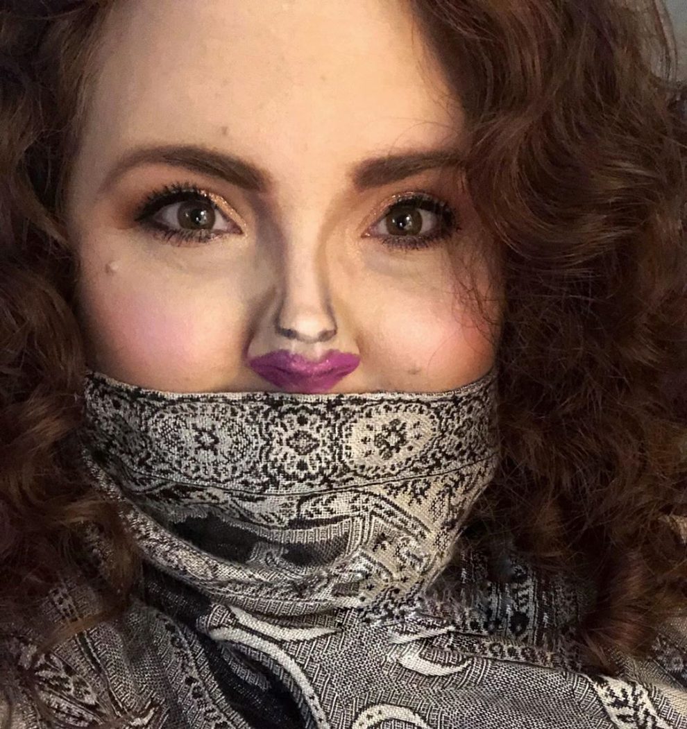 This Tiny Face Makeup Is The Perfect Solution For A Coronavirus Mask ...