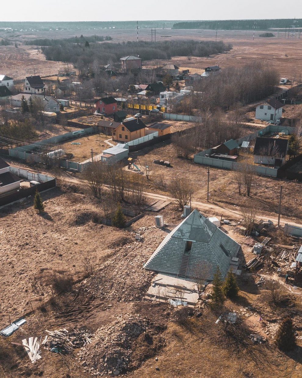 Russian Couple Build Pyramid Of Giza Replica In Their Rural Backyard ...