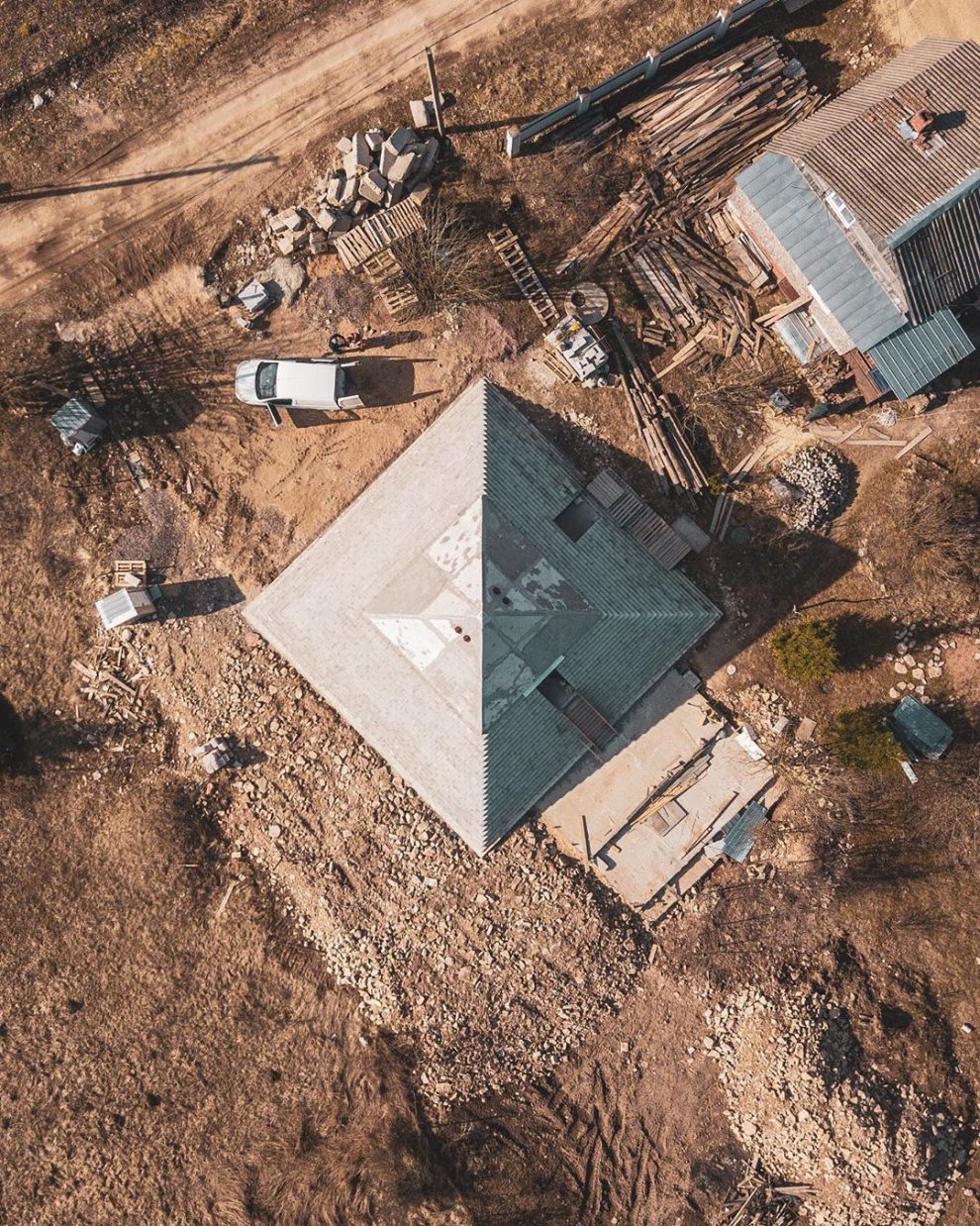 Russian Couple Build Pyramid Of Giza Replica In Their Rural Backyard ...