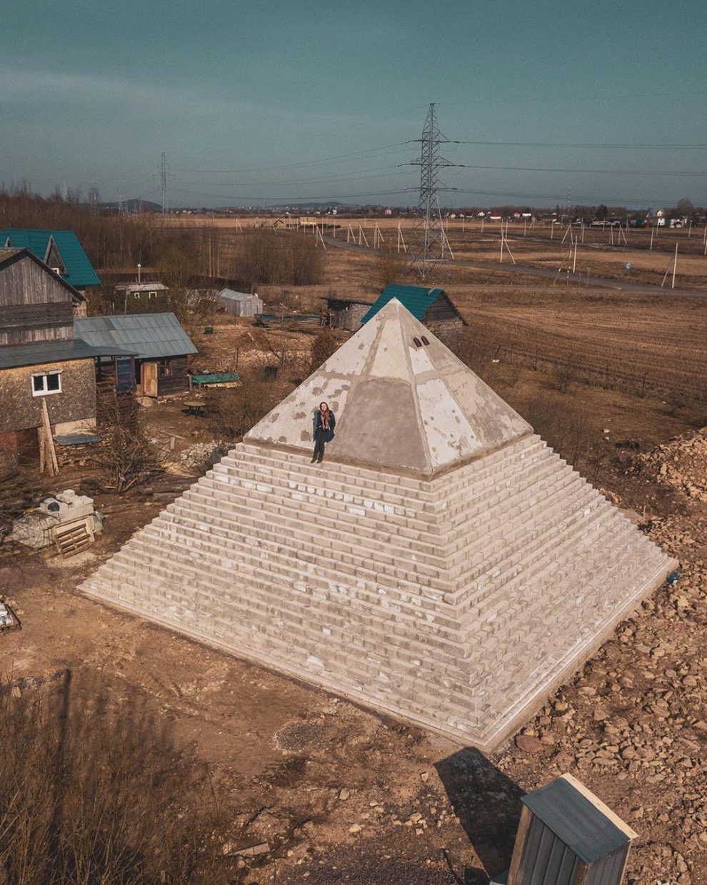Russian Couple Build Pyramid Of Giza Replica In Their Rural Backyard ...