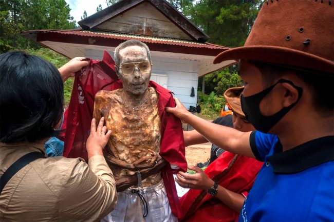 Ma’nene Ritual to Honor the Spirits of their Mummified Ancestors ...