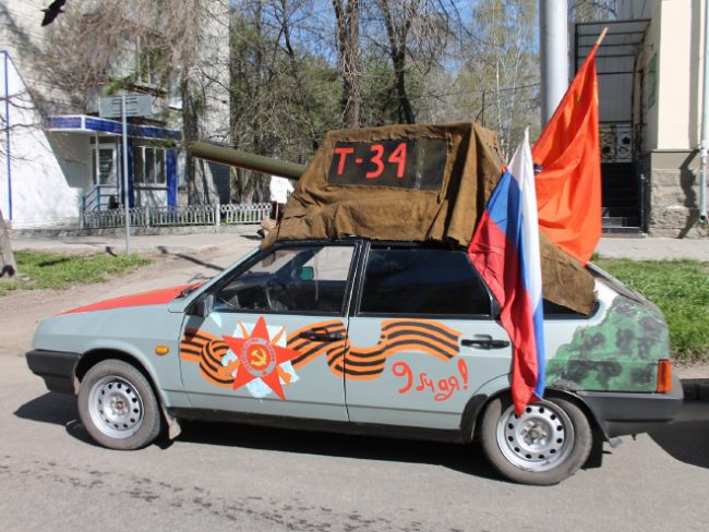 For Some Strange Reason Russians Love To Turn Their Cars Into Tanks ...