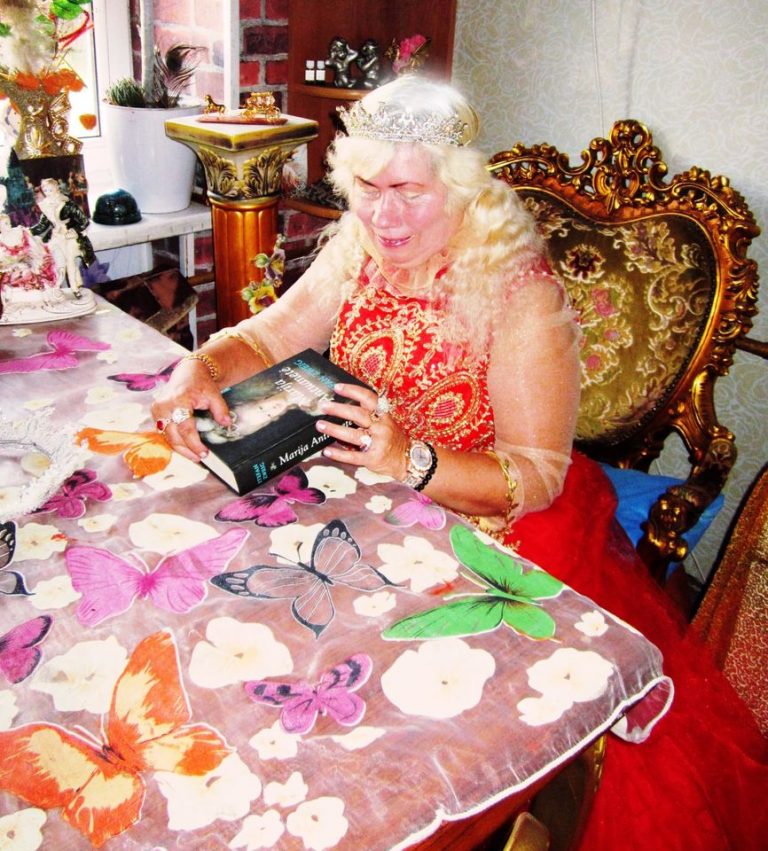 This Lithuanian Woman Has The Greatest Facebook Profile Pictures Ever ...