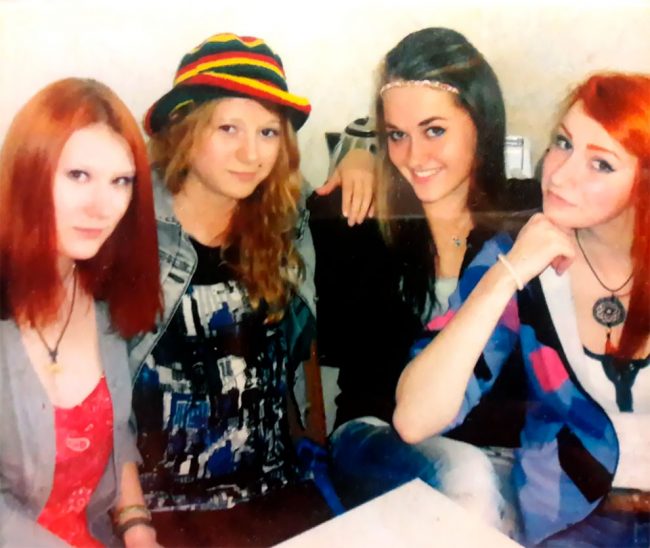 Four Girls Have Been Taking Their Group Photos For 7 Years » Design You ...