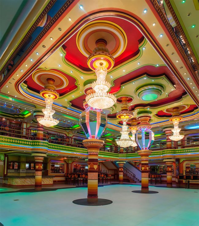Freddy Mamani’s New Andean Architecture Adds Colour to Bolivian City ...