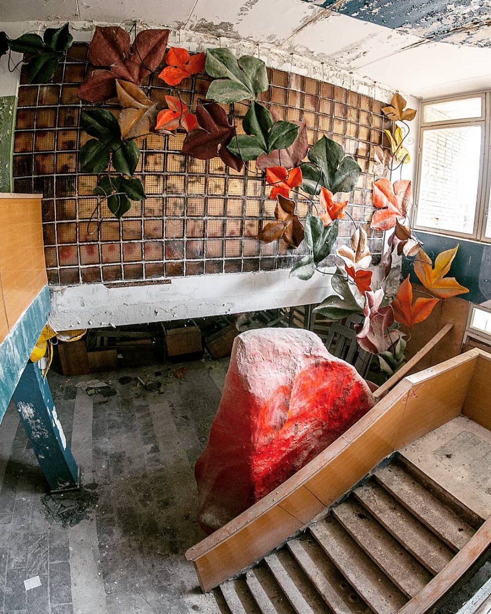 Photographer Travels Across Russia and Captures Forgotten Artefacts Of ...
