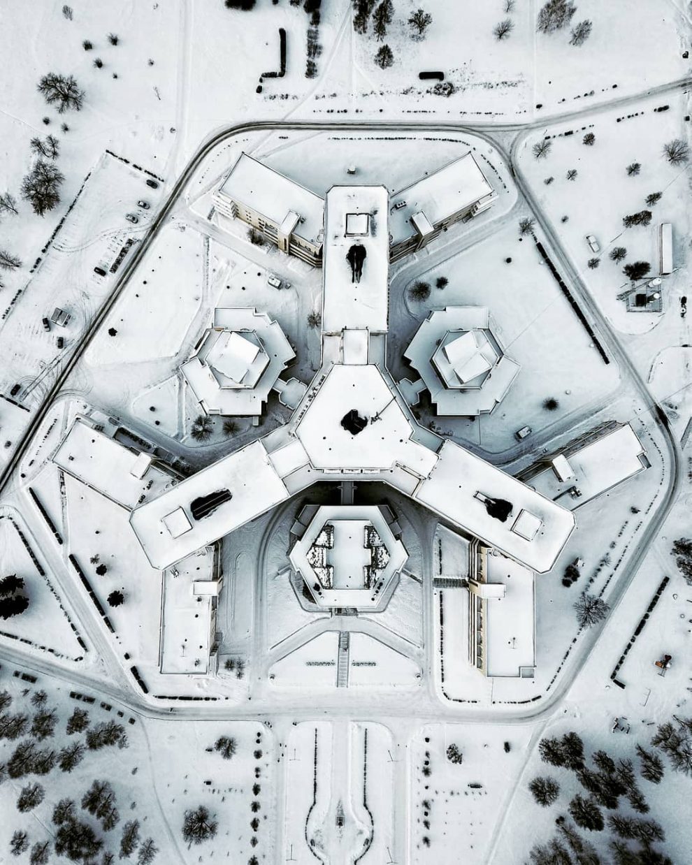 Photographer Travels Across Russia and Captures Forgotten Artefacts Of ...