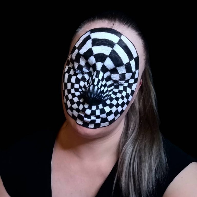 Woman Spends Up to 11 Hours Turning Herself Into the Most Stunning ...