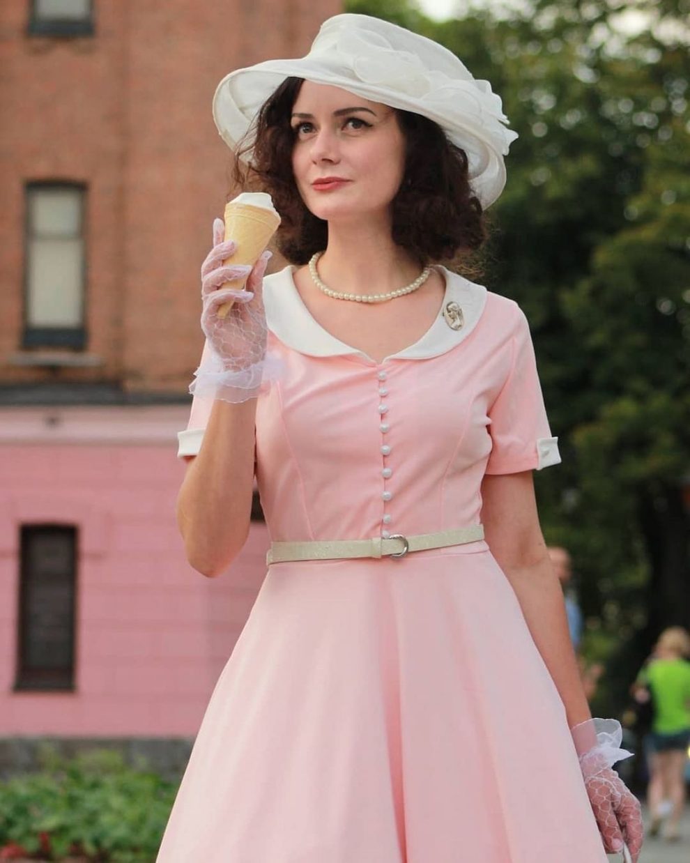 This Young Woman Dresses Like It’s The 19th Century Every Day » Design ...