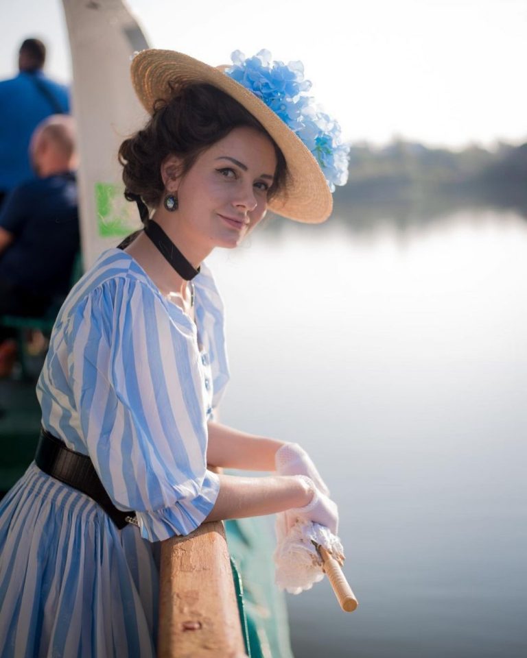 This Young Woman Dresses Like It’s The 19th Century Every Day » Design ...