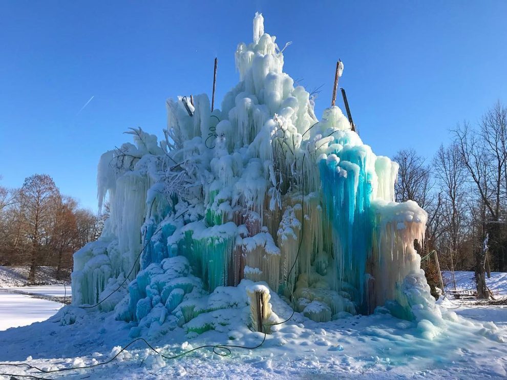 This Family Has Been Creating Beautiful Ice Trees Every Christmas, for ...