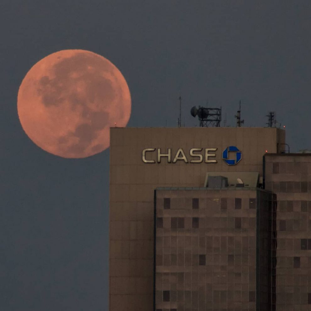 Meet Zach Cooley, A “Moon Chaser” Who Uses Camera Tricks To Make The ...