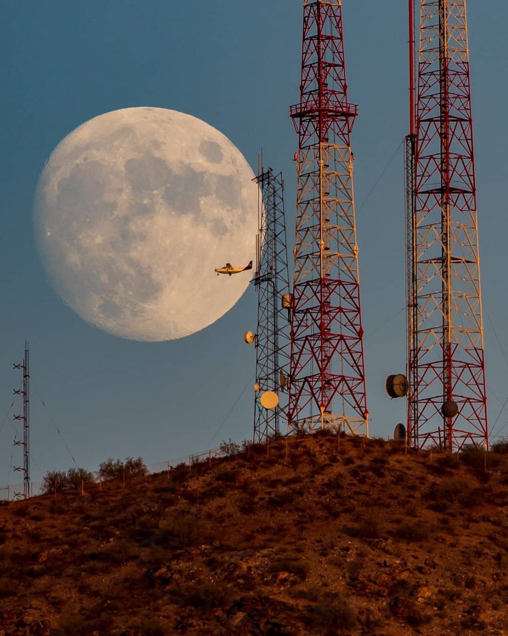 Meet Zach Cooley, A “Moon Chaser” Who Uses Camera Tricks To Make The ...